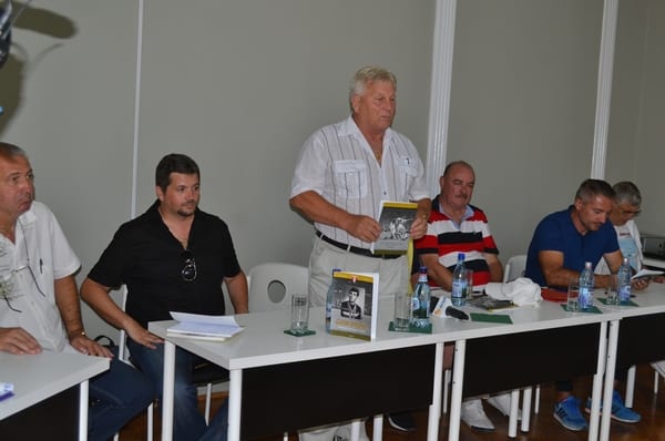 Viața și cariera „fundașului de fier” Gabor Biro - reflectate în ...