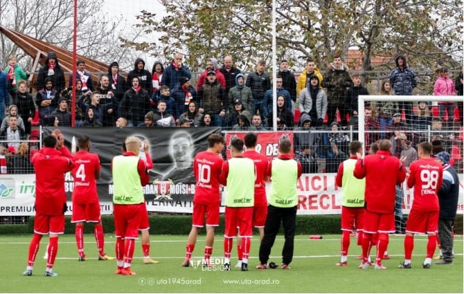Cadouri cu însemnele UTA-ei pentru toți spectatorii partidei cu Daco ...