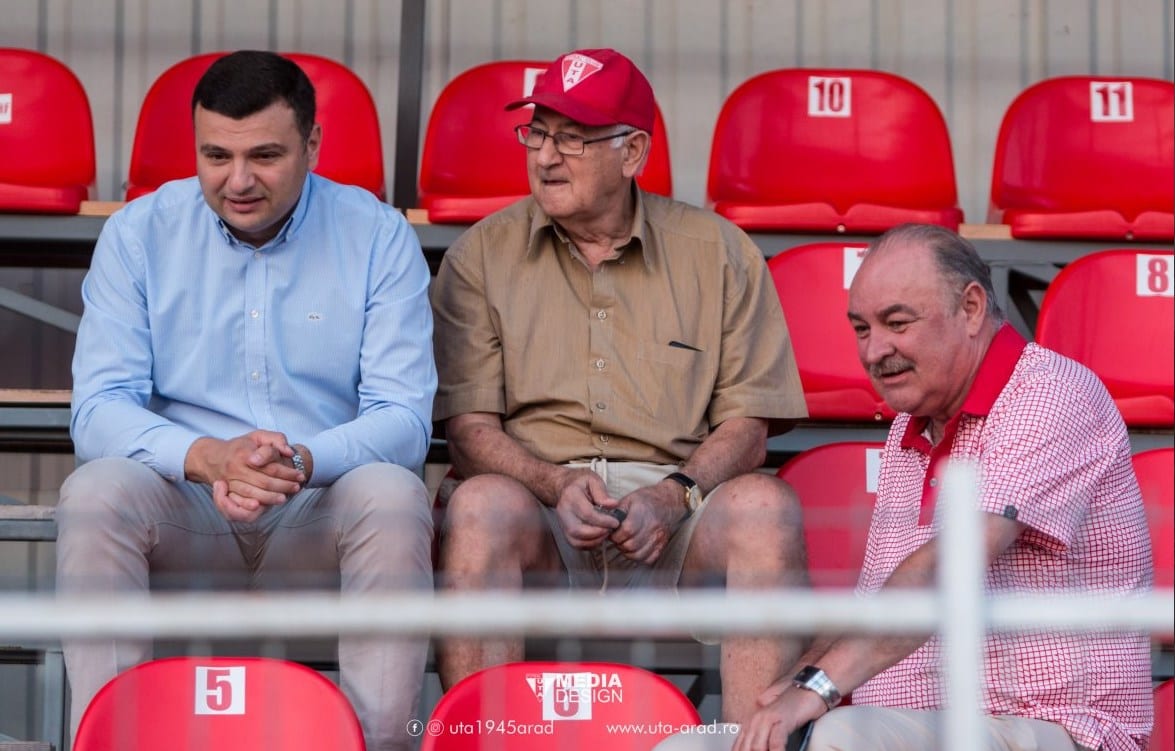 Discuții cu Bîlcea și Ardelean la final de antrenament pentru utiști ...