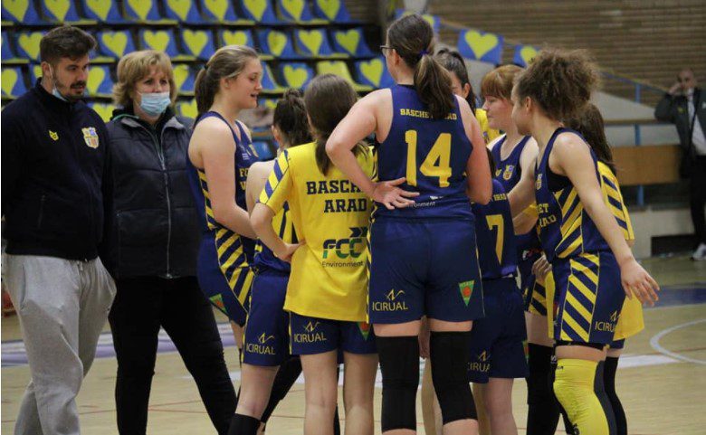 Patru baschetbaliste de la Valbon Arad petrec Crăciunul în cantonament ...