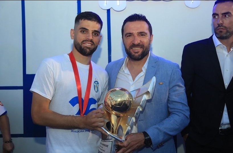 UTA a anunțat transferul lui Hoxhallari, fundașul albanez și-a luat ...