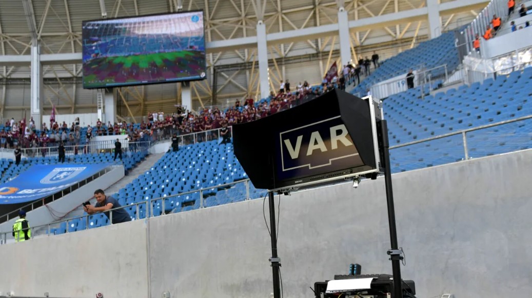 FRF a explicat de ce nu a funcționat VAR-ul la UTA - FCU Craiova ...
