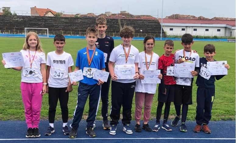 Micii atleți și gimnaști de la CSȘ Gloria se întorc cu medalii de la ...