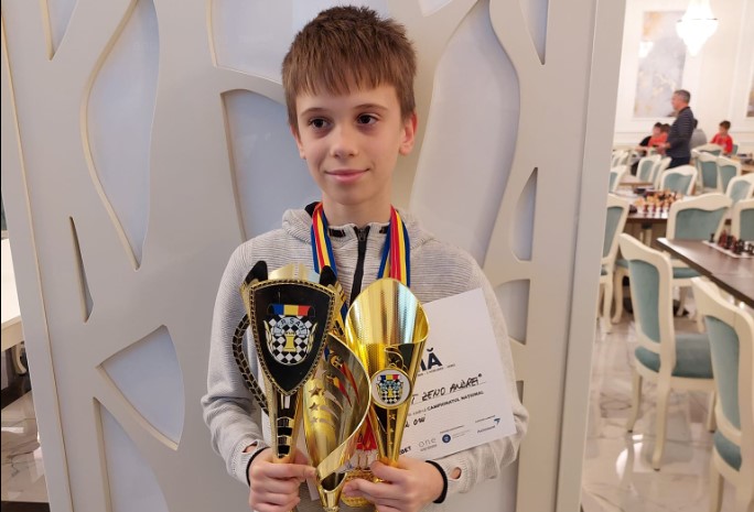 Pecicanul Andrei Ponta-Făcăleţ este dublu campion național la șah ...