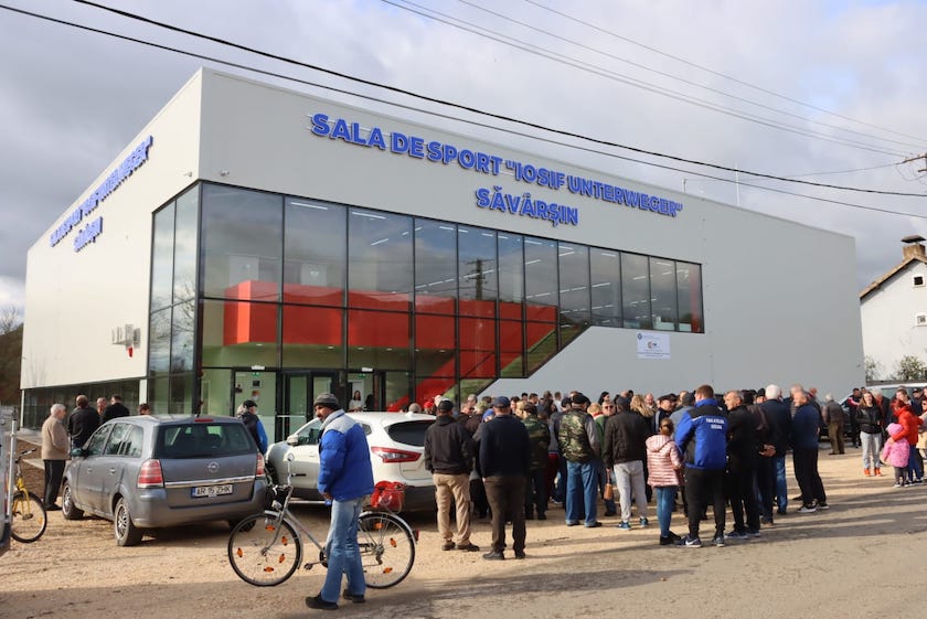 Sala de sport „Iosif Unterweger” - inaugurată la Săvârșin în zi de ...