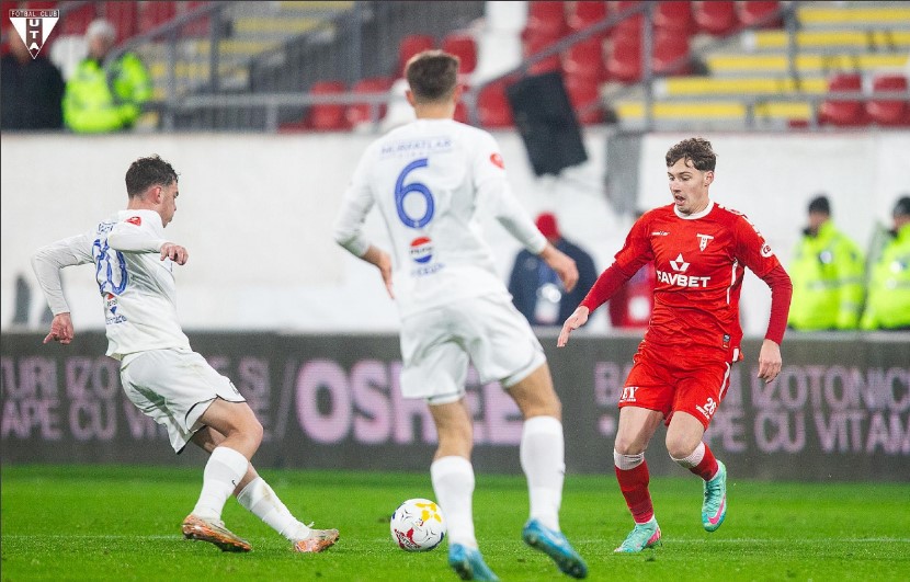 Moment special pentru arădeanul Dragoș, debut la UTA în fața lui Rednic ...