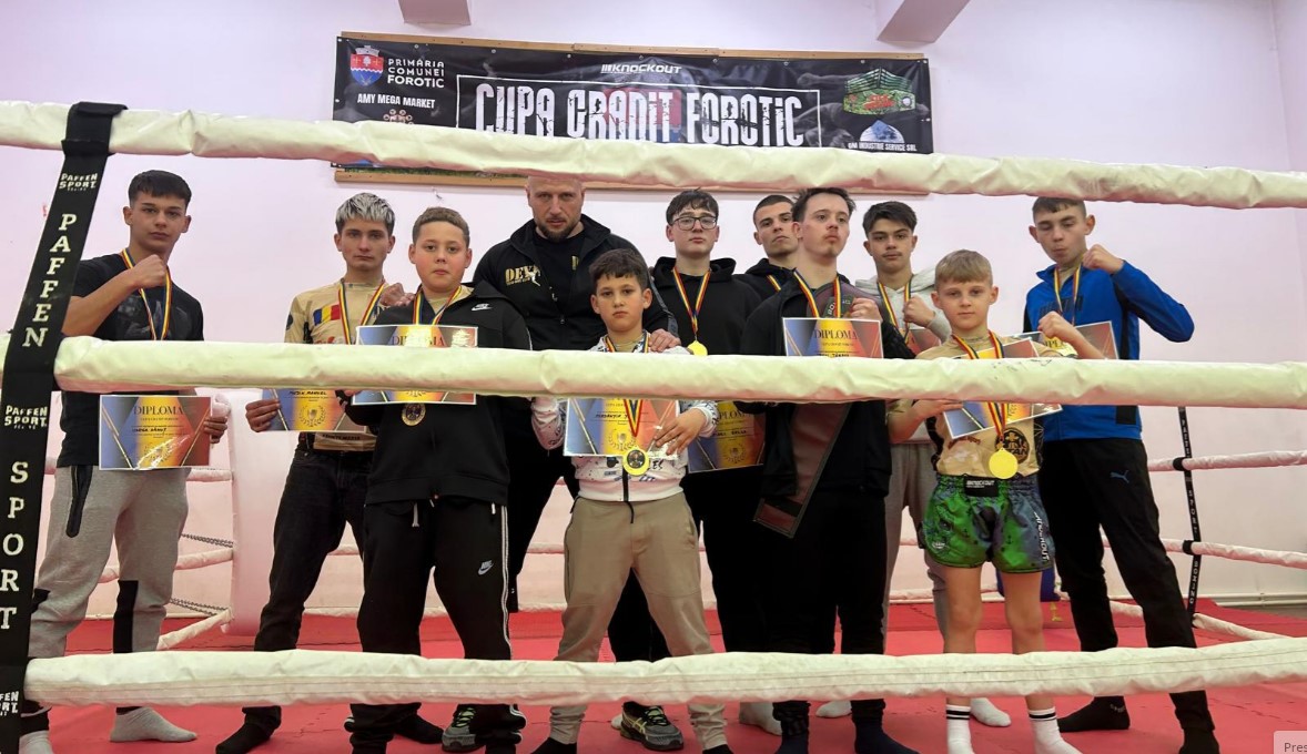 Kickboxerii de la Dey Thai Box Club Arad au dominat ringul la Cupa ...