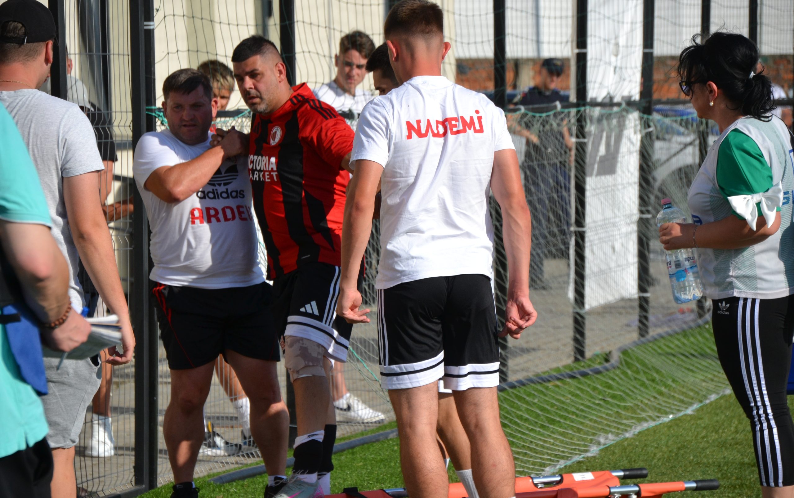 Copil și-a rupt ligamentele colaterale și - deocamdată - nu are nevoie ...